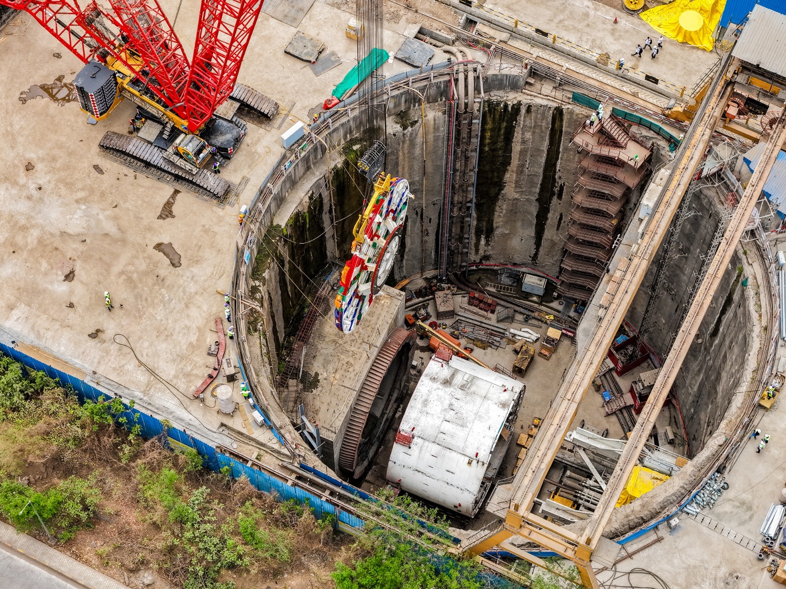 Cutterhead of the Second TBM lowered for the 21 km tunnel in Mumbai ...