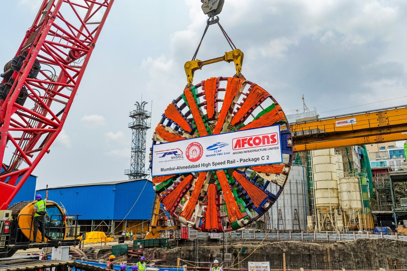 Cutterhead of the Second TBM lowered for the 21 km tunnel in Mumbai ...